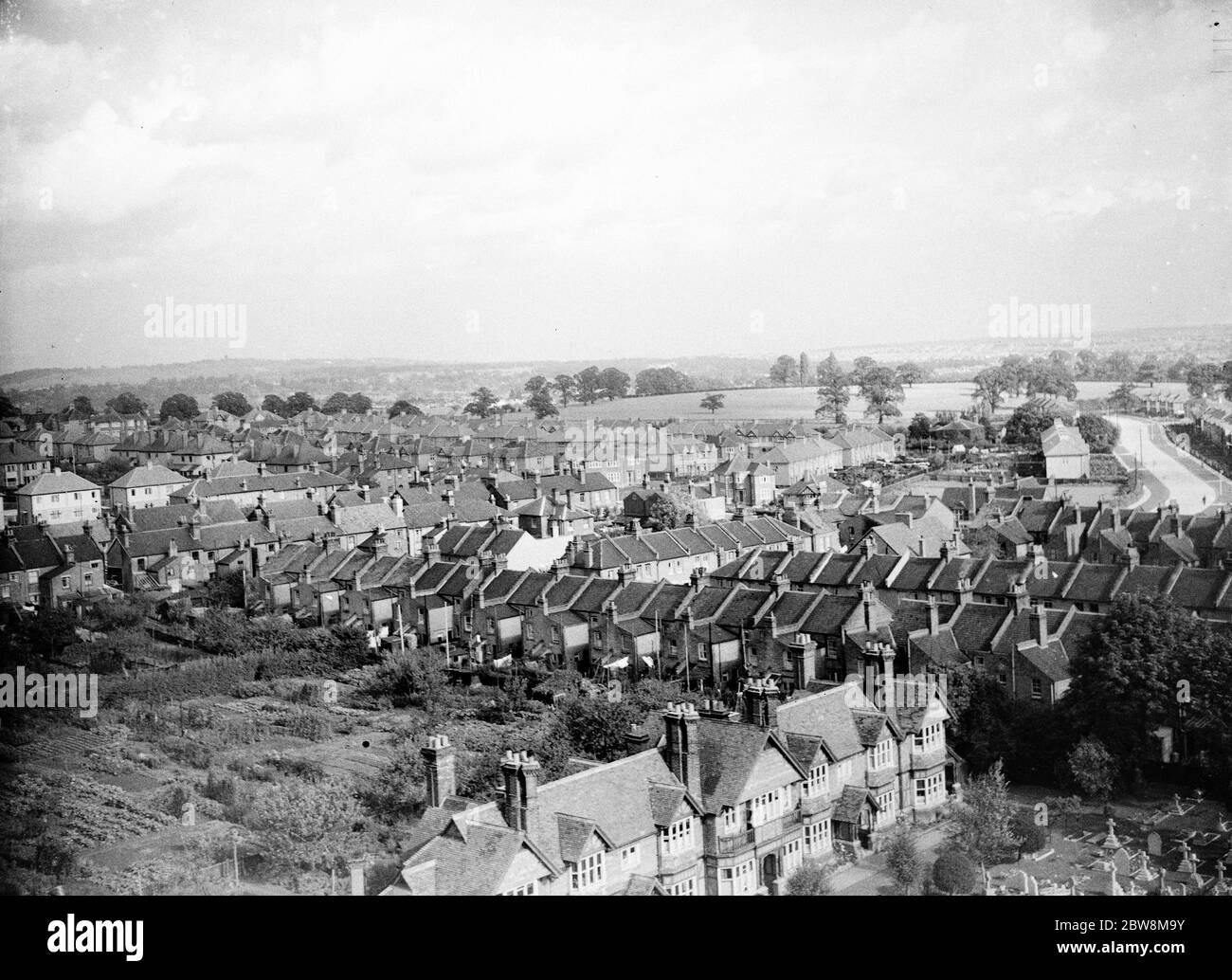 London suburbs 1930s hi-res stock photography and images - Alamy