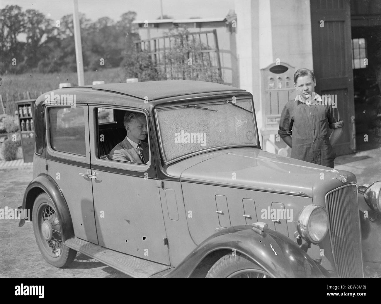 Smashed cars hi-res stock photography and images - Alamy