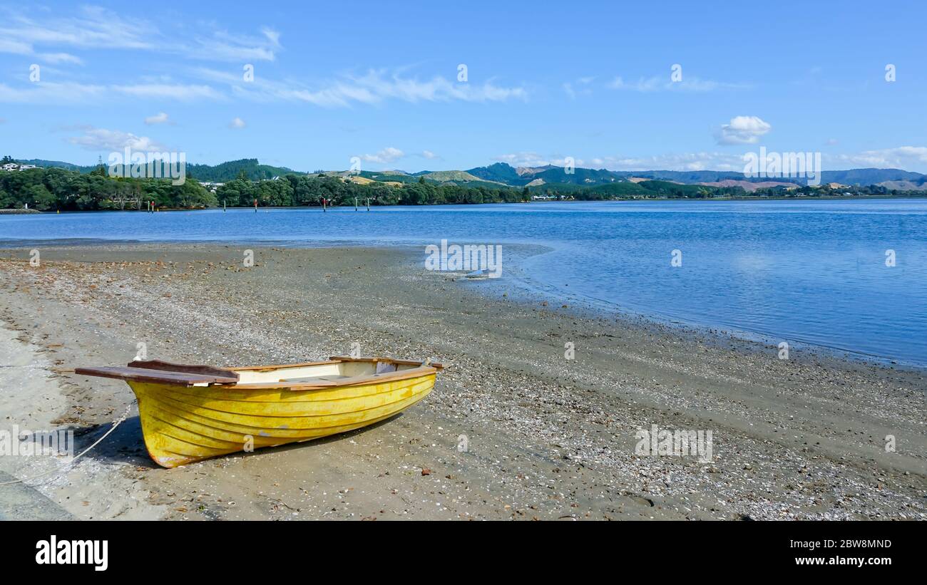 Yellow rowing boat hi-res stock photography and images - Alamy