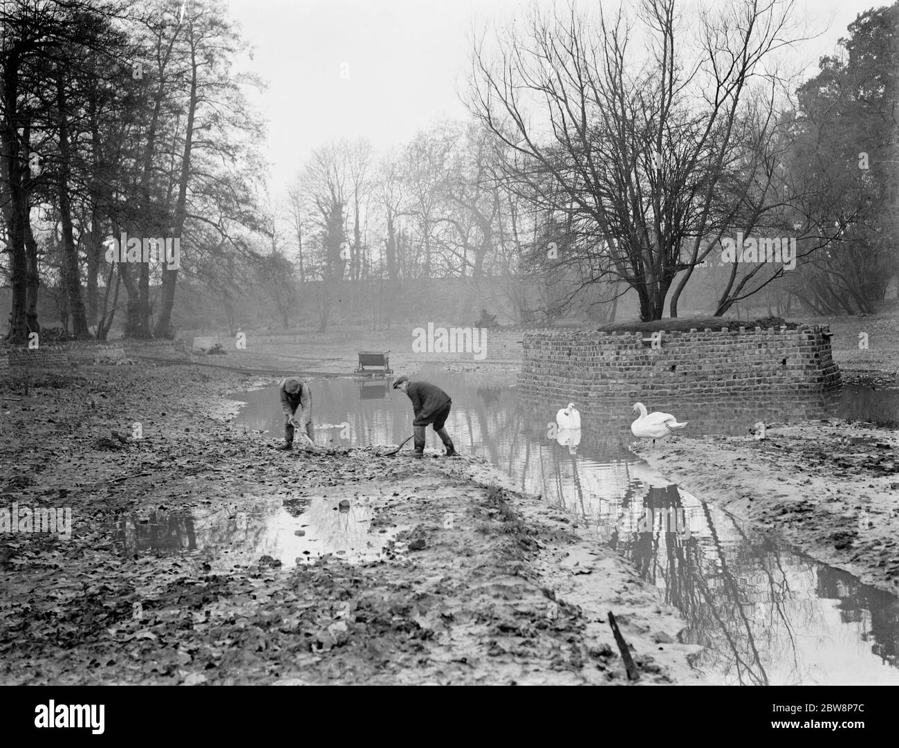Workmen reconstructing the old Mottingham gardens , Bromley . 1937 ...