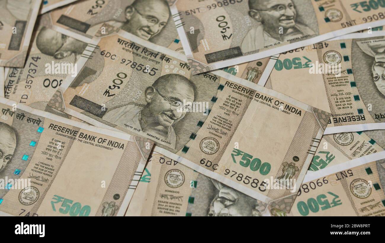 Indian money with 500 rupee bills in unfolded form Stock Photo - Alamy