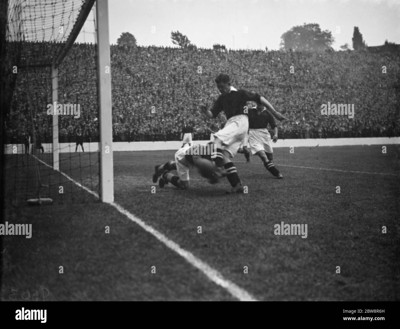 Leeds football hi-res stock photography and images - Alamy