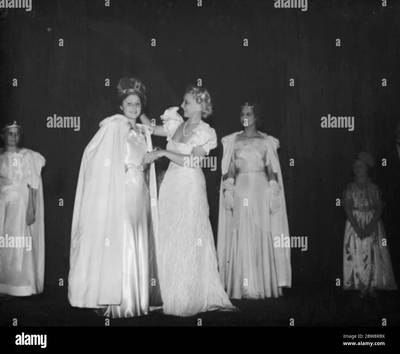 Beauty queen contest hi-res stock photography and images - Alamy