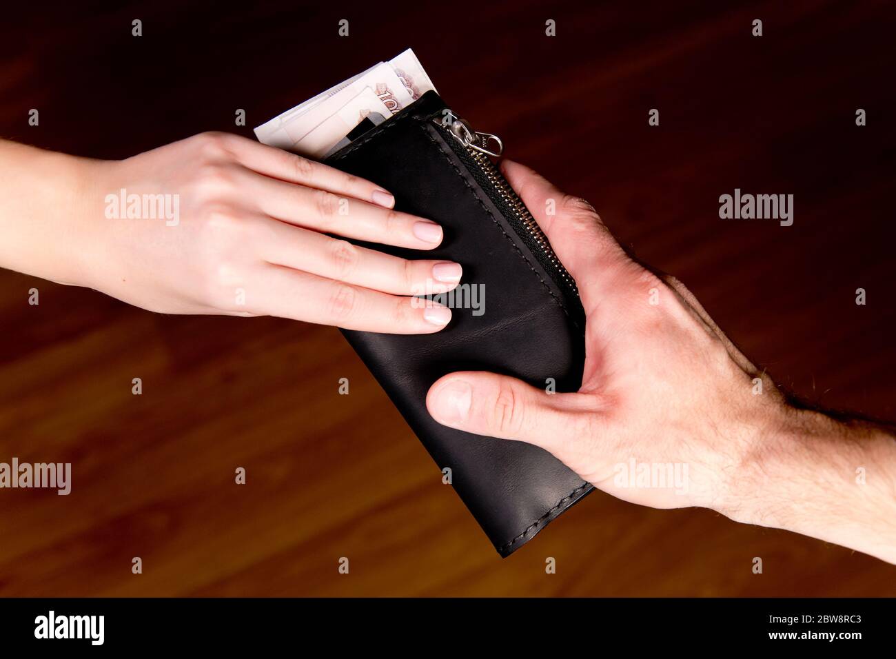 Empty purse woman coin hand hi-res stock photography and images - Alamy