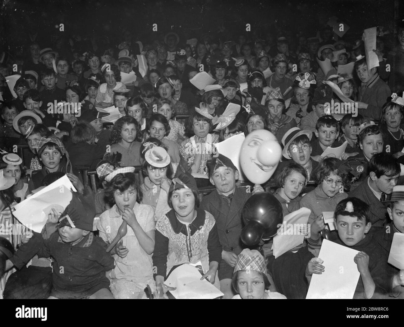 Crowd of children hi-res stock photography and images - Alamy