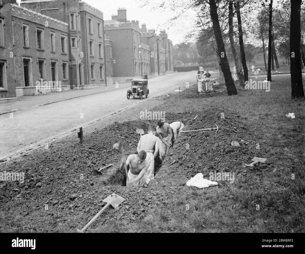 Artillery cadets from the Royal Military College in Woolwich , London ...