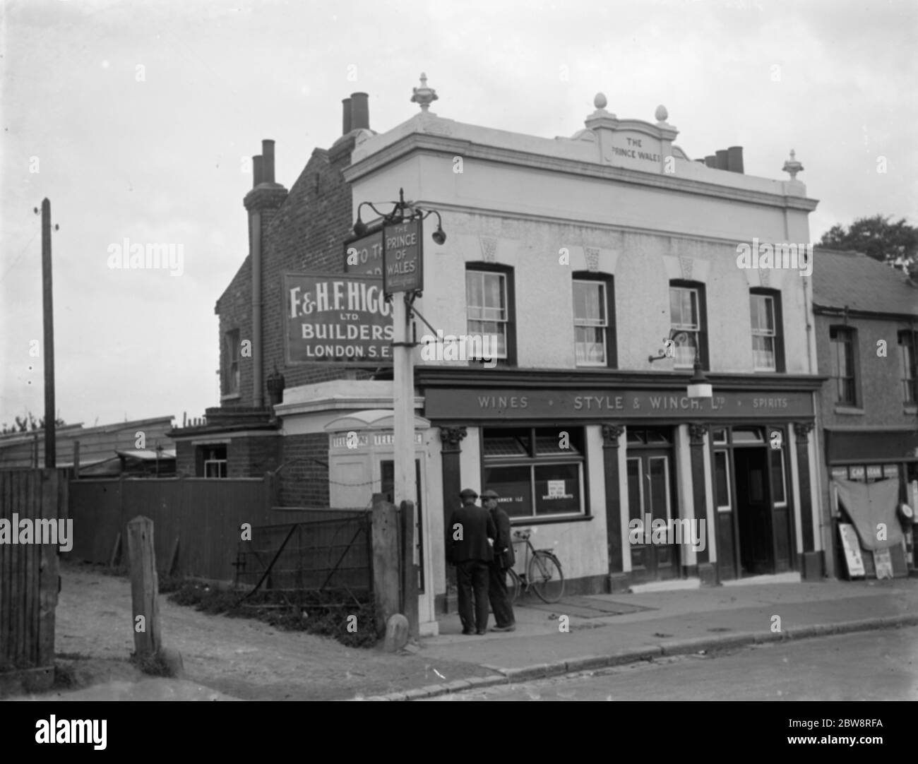 Prince of Wales pub in Mottingham , Bromley . 1936 Stock Photo - Alamy