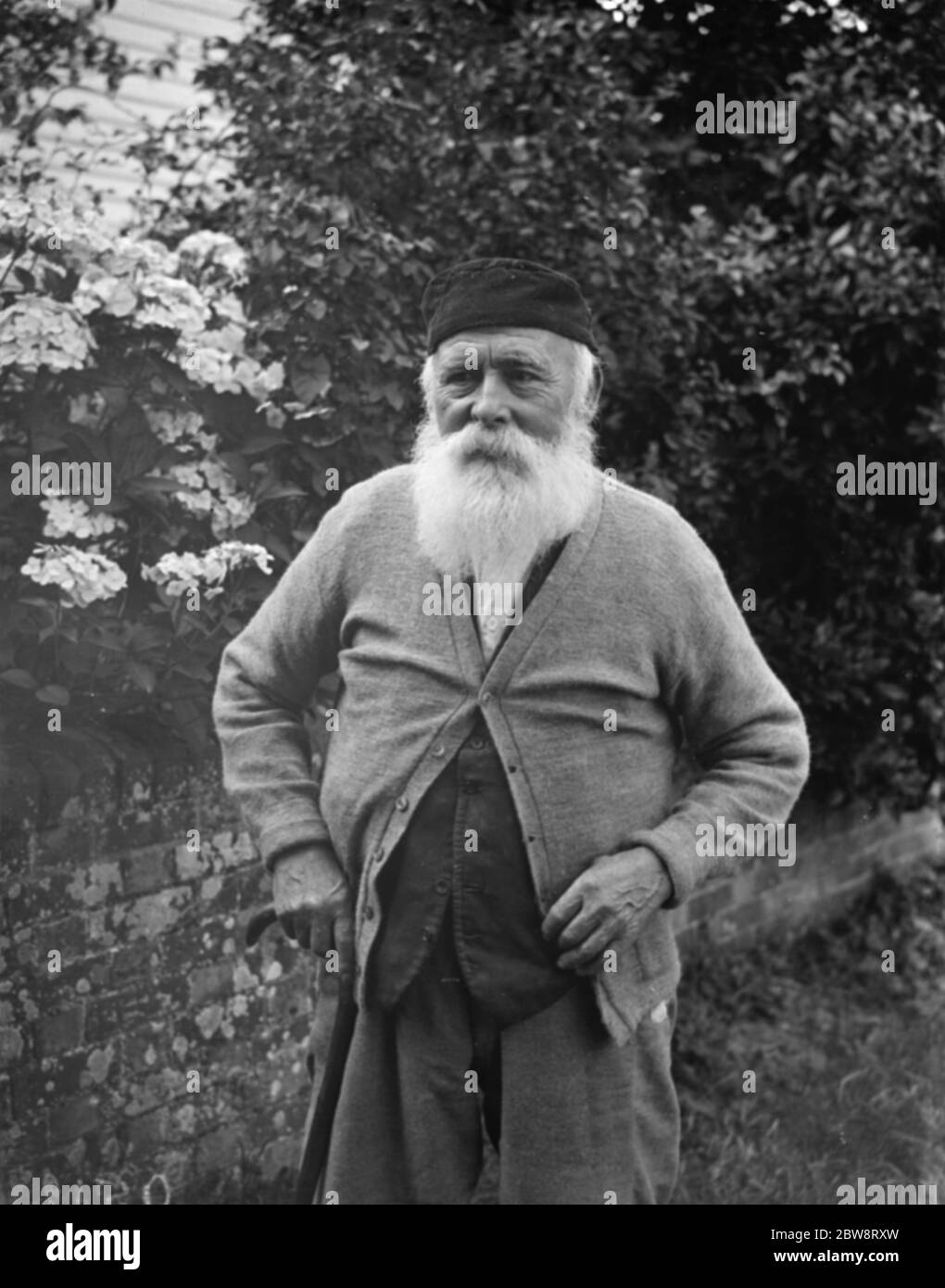 Oap walking Black and White Stock Photos & Images - Alamy