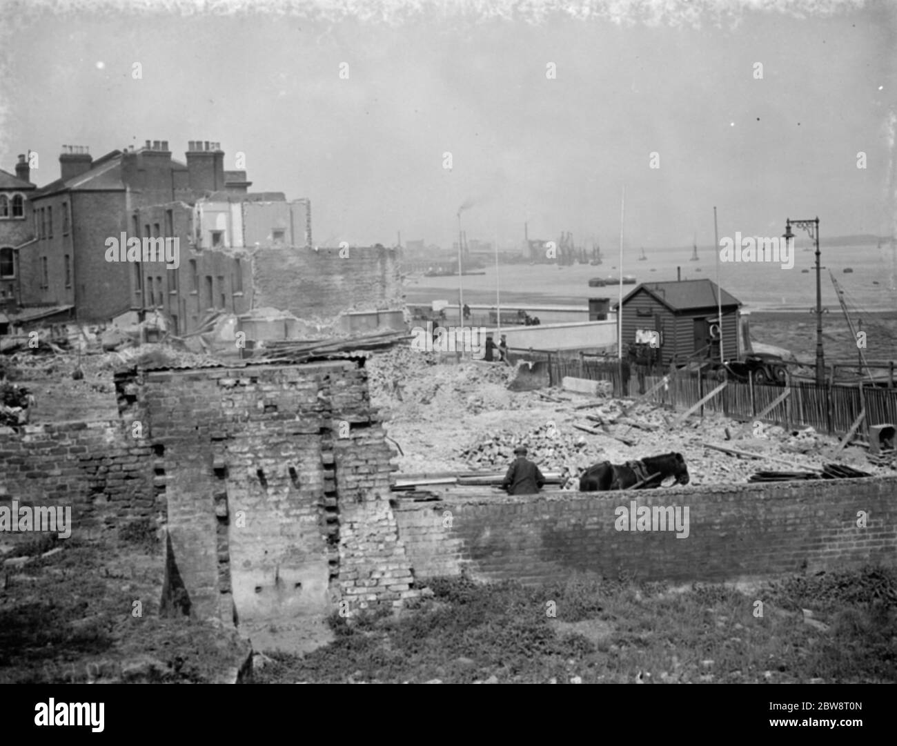 Rubble houses hi-res stock photography and images - Alamy
