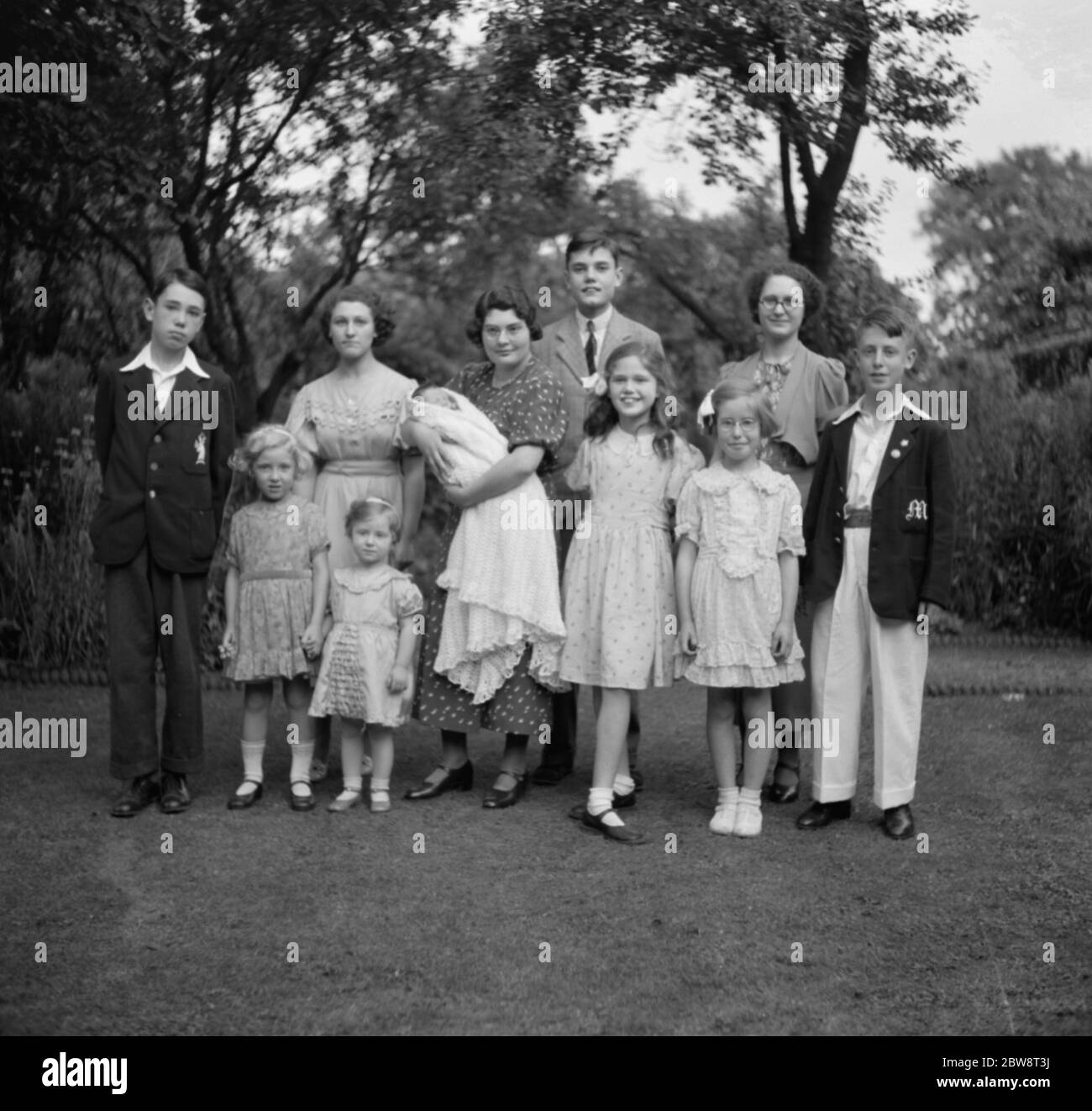 Family generations 1930s hi-res stock photography and images - Alamy