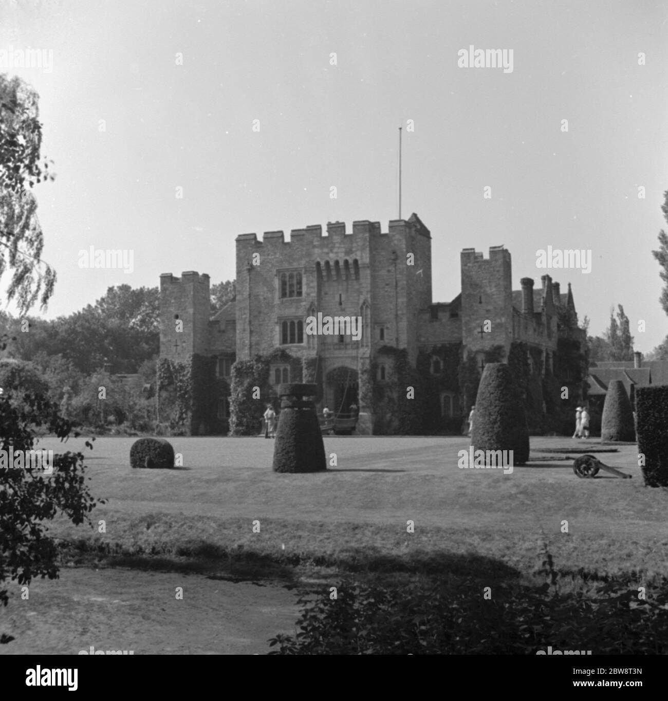 Black white view castle hi-res stock photography and images - Alamy