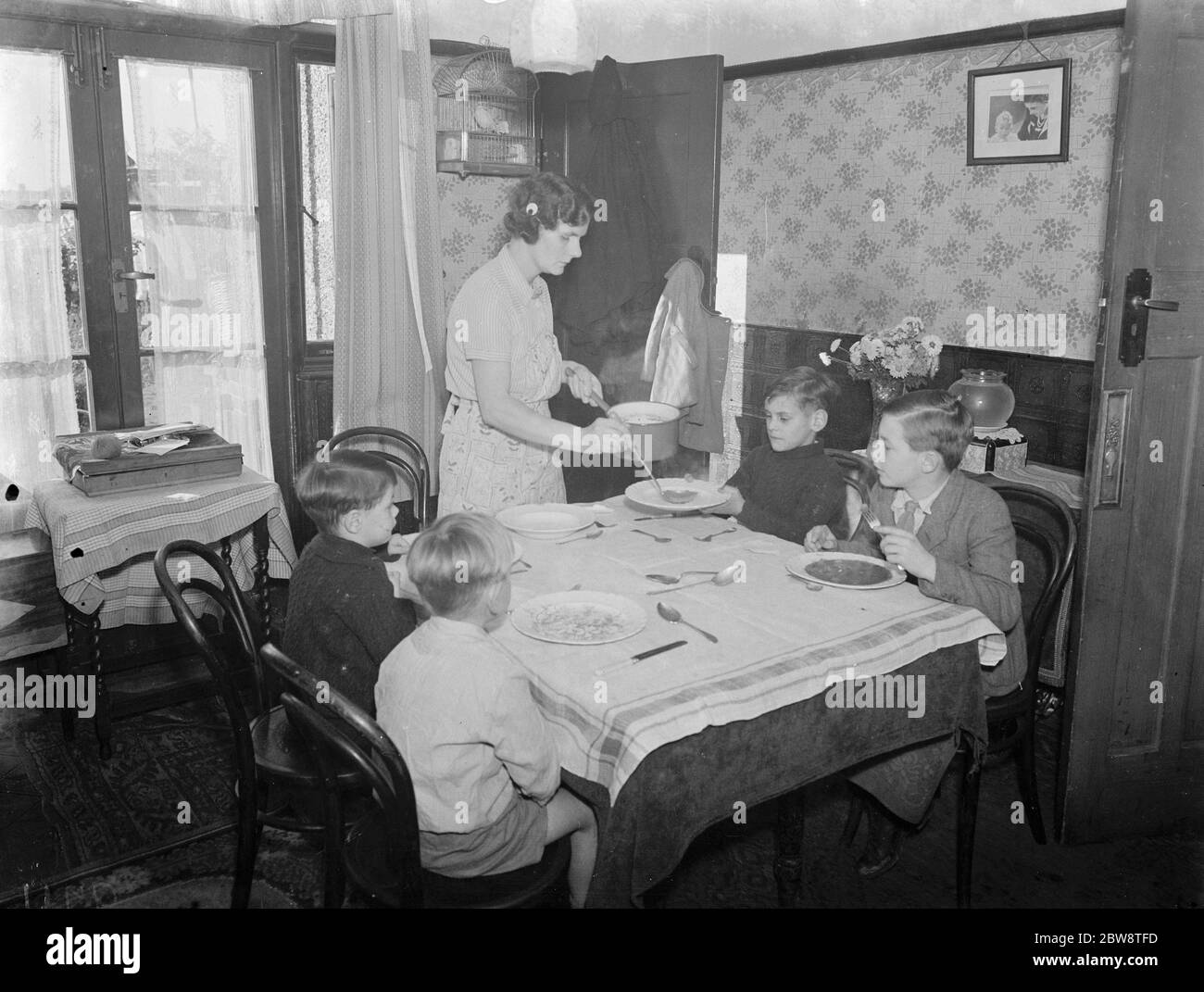 Mrs Weatherburn and her children at the dinner table 1938 Stock Photo ...