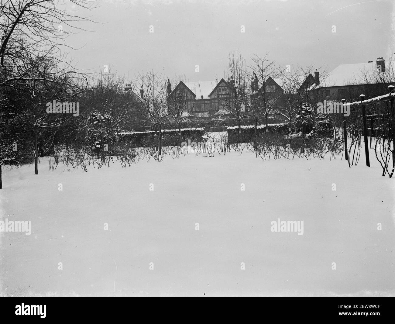 White house in snow 1930s hi-res stock photography and images - Alamy