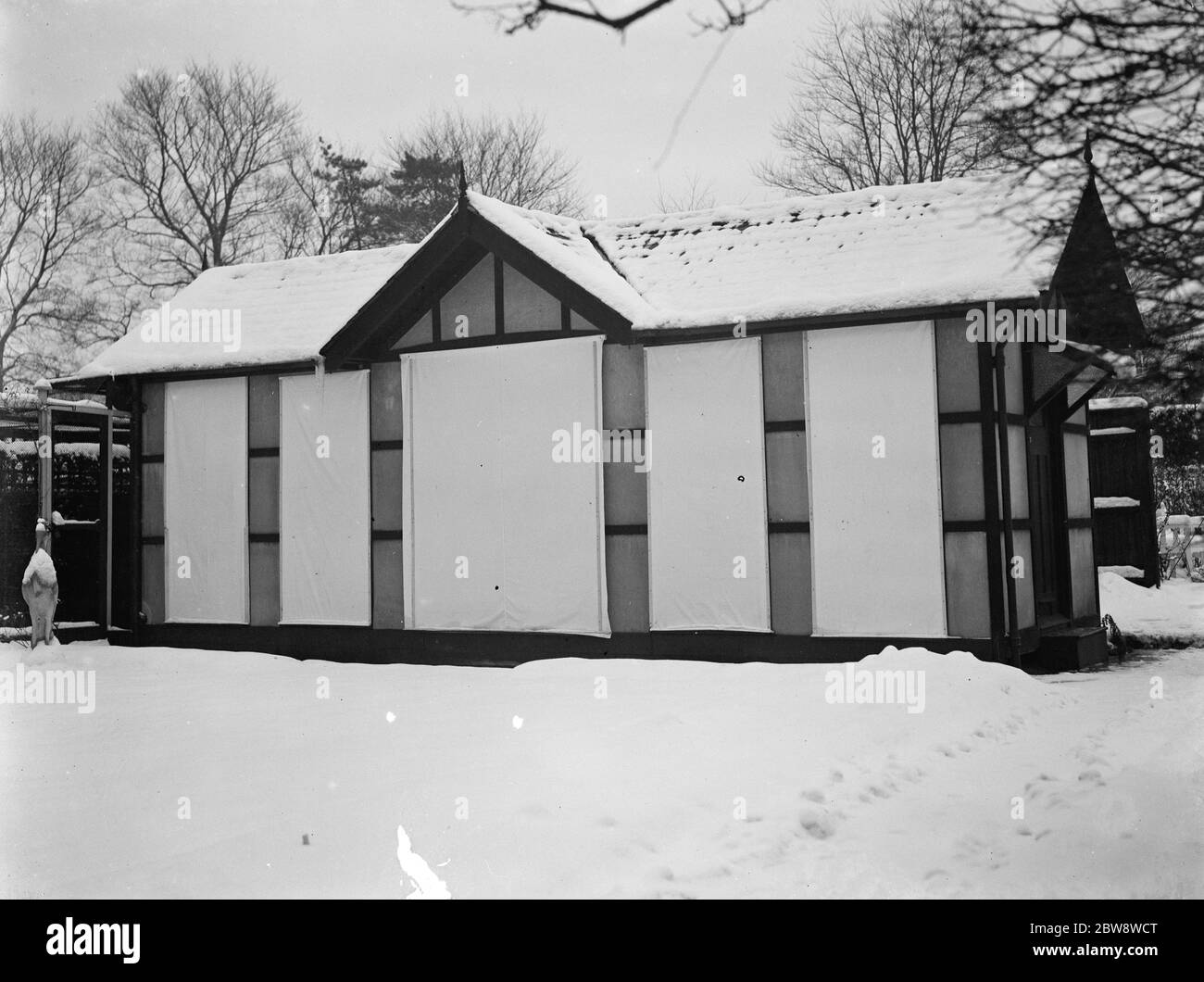 White house in snow 1930s hi-res stock photography and images - Alamy