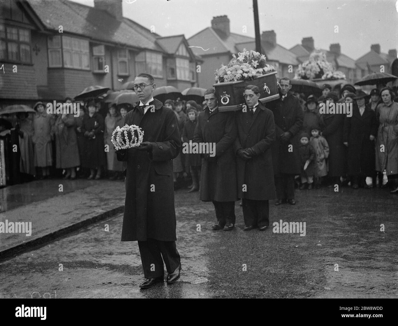 The funeral procession for Flossie Boggis , the Grove Park May Queen ...