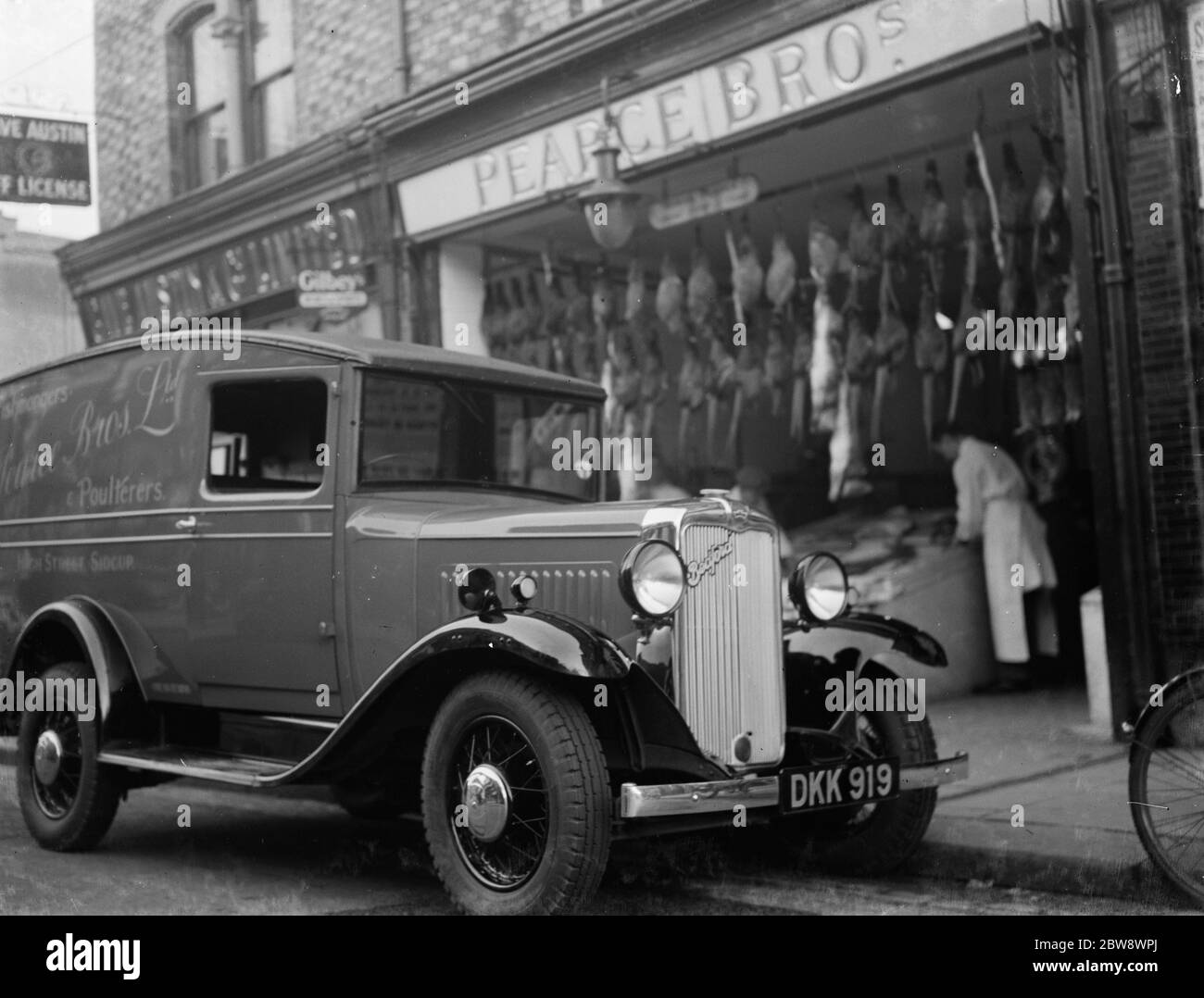 Fishmongers and street hi-res stock photography and images - Alamy