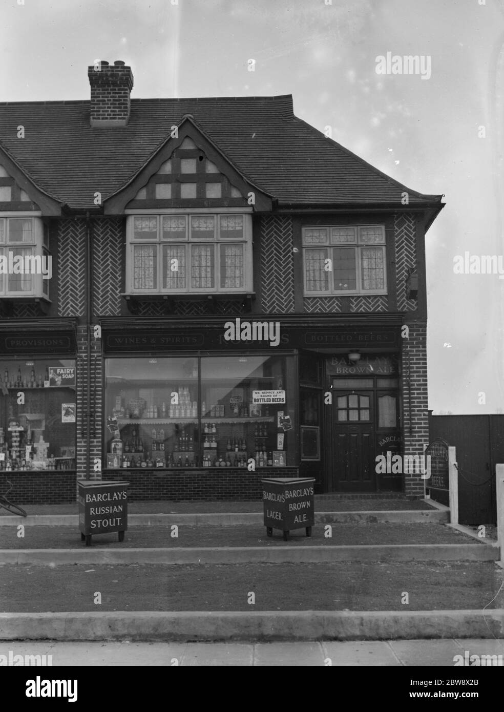 Corner shop window hi-res stock photography and images - Alamy