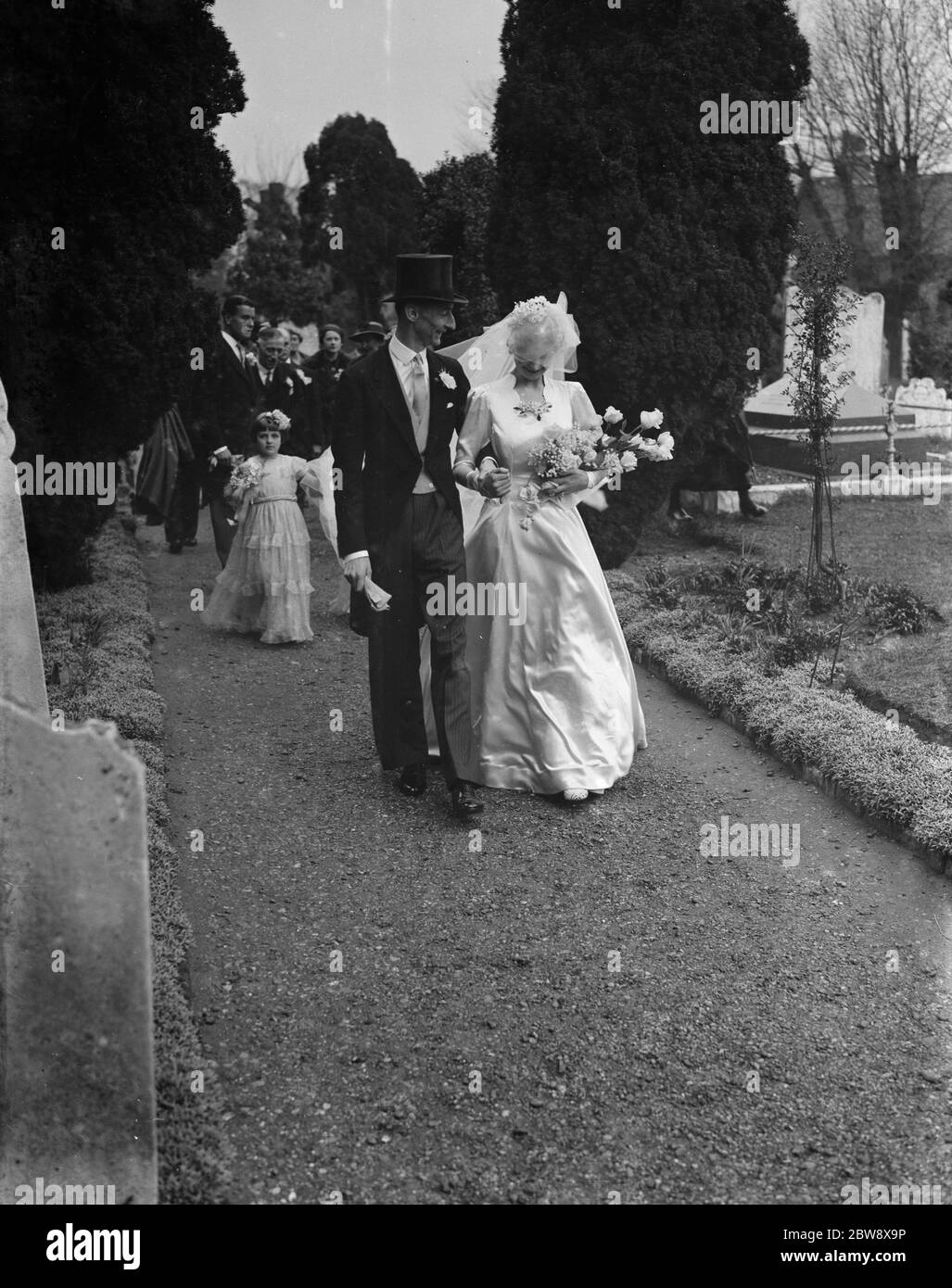 Jones E and Miss Easton , bride and bridegroom . 1938 Stock Photo - Alamy
