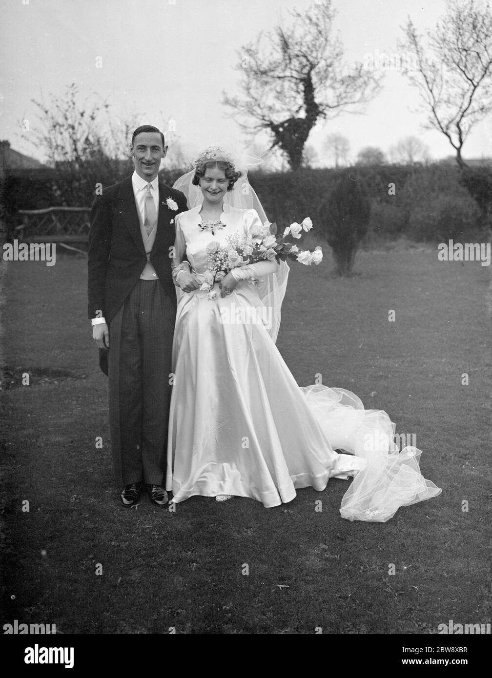 Jones E and Miss Easton , bride and bridegroom . 1938 Stock Photo - Alamy