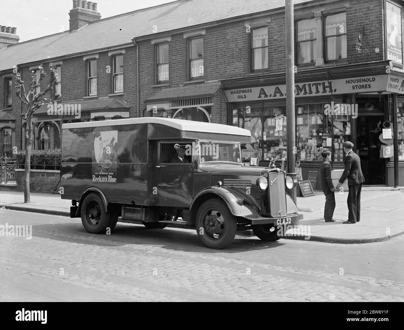 Delivery laundry hi-res stock photography and images - Alamy