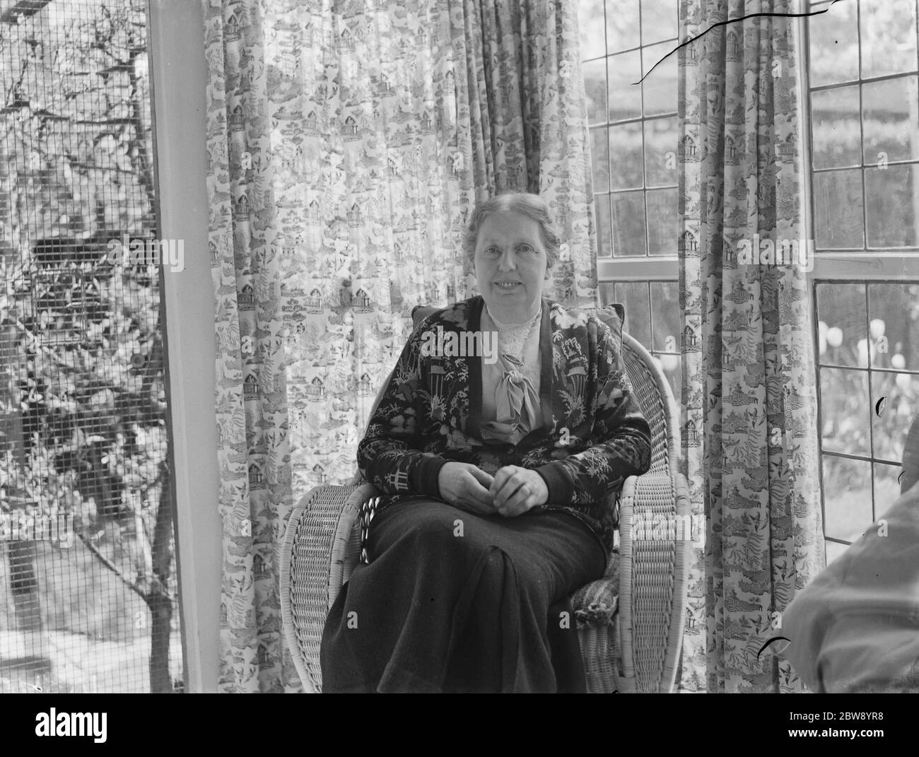 Mrs Swan in Rectory Lane , Sidcup . 1939 Stock Photo - Alamy