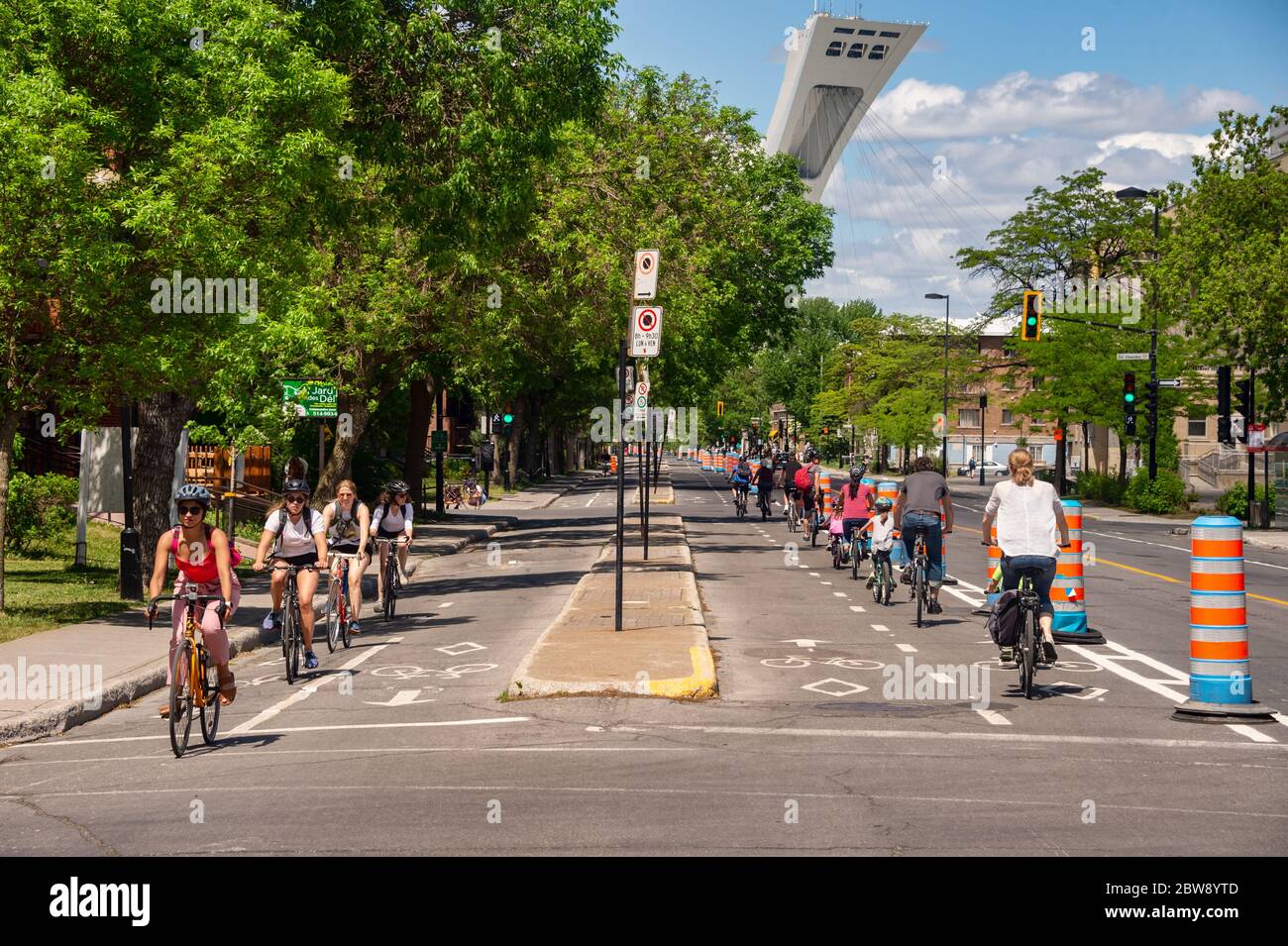 Montreal bike lanes hi-res stock photography and images - Alamy