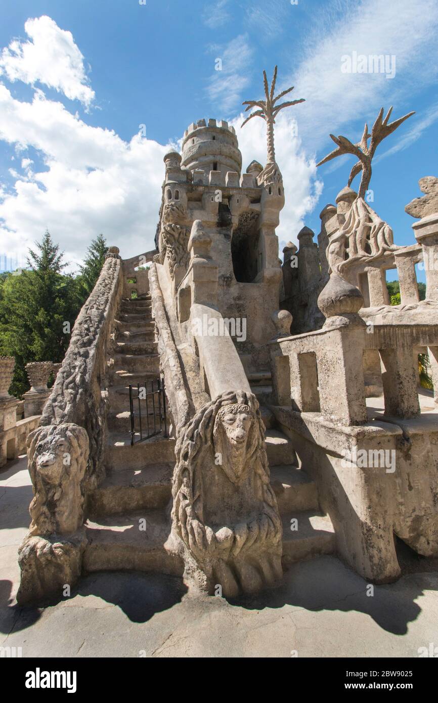 Palais ideal du facteur Cheval. Maison. Curiosity, surreal building ...