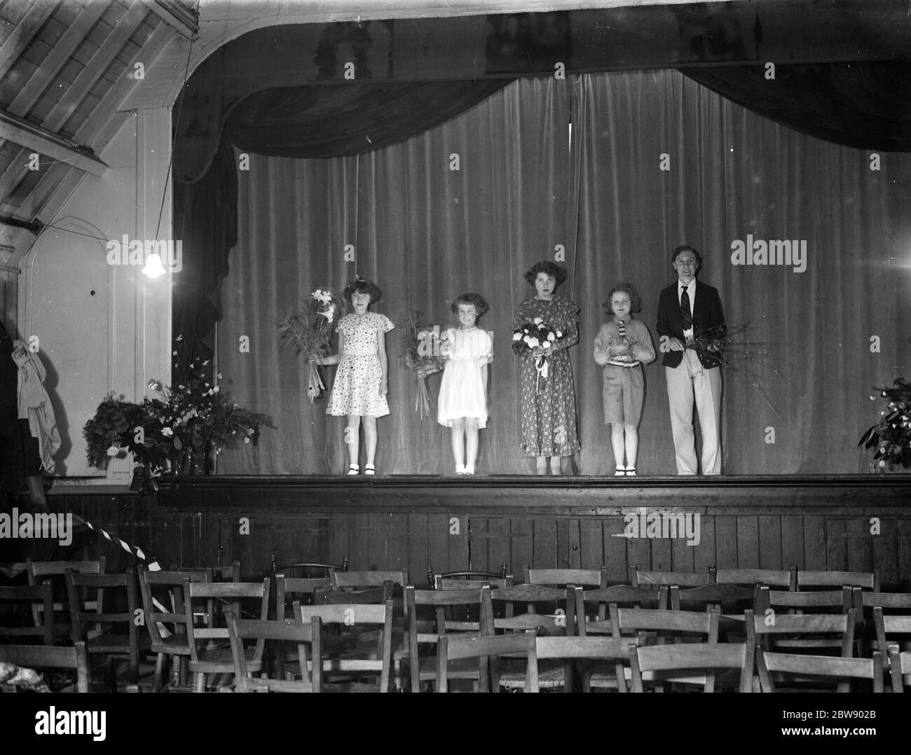 The Primrose League tableau pose for a group photo in Chislehurst . 24 ...