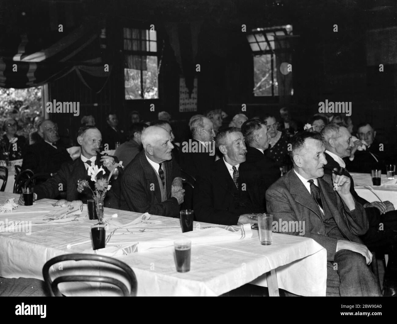 Old Folks Tea In Stone Kent 1937 Stock Photo Alamy old-folks-tea-in-stone-kent-1937-stock-photo-alamy
