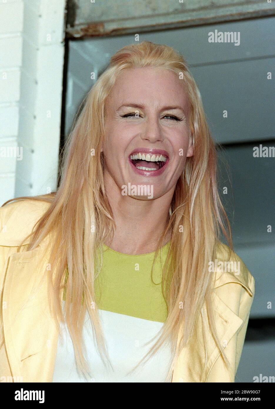Daryl hannah 1996 hi-res stock photography and images - Alamy