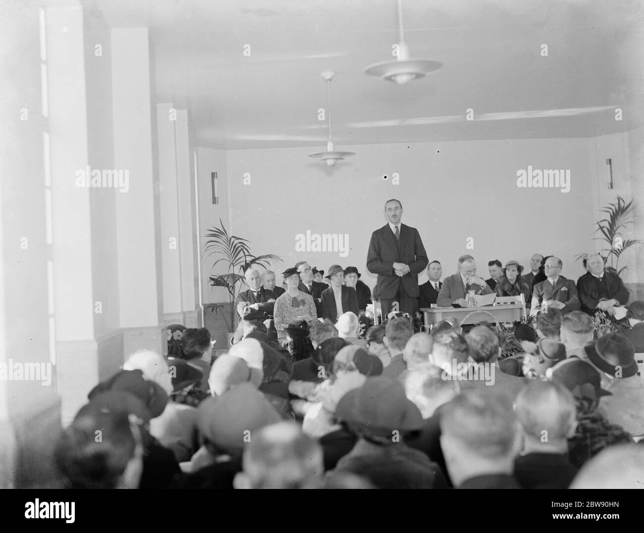 Walter James , 4th Baron Northbourne , opens a library in Chislehurst ...