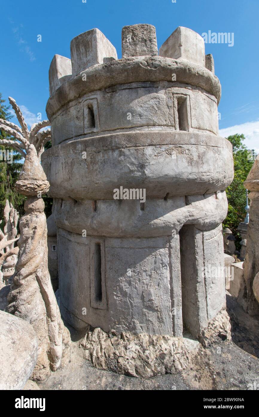 Palais ideal du facteur Cheval. Maison. Curiosity, surreal building ...