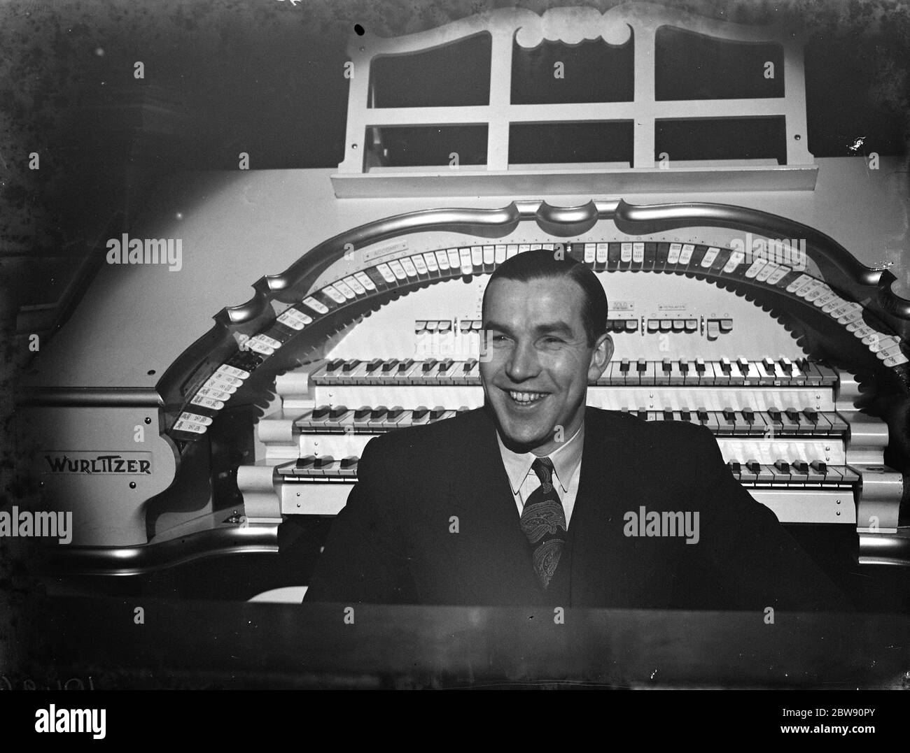Mr Robinson Cleaver , the famous cinema organist , posing at his organ ...