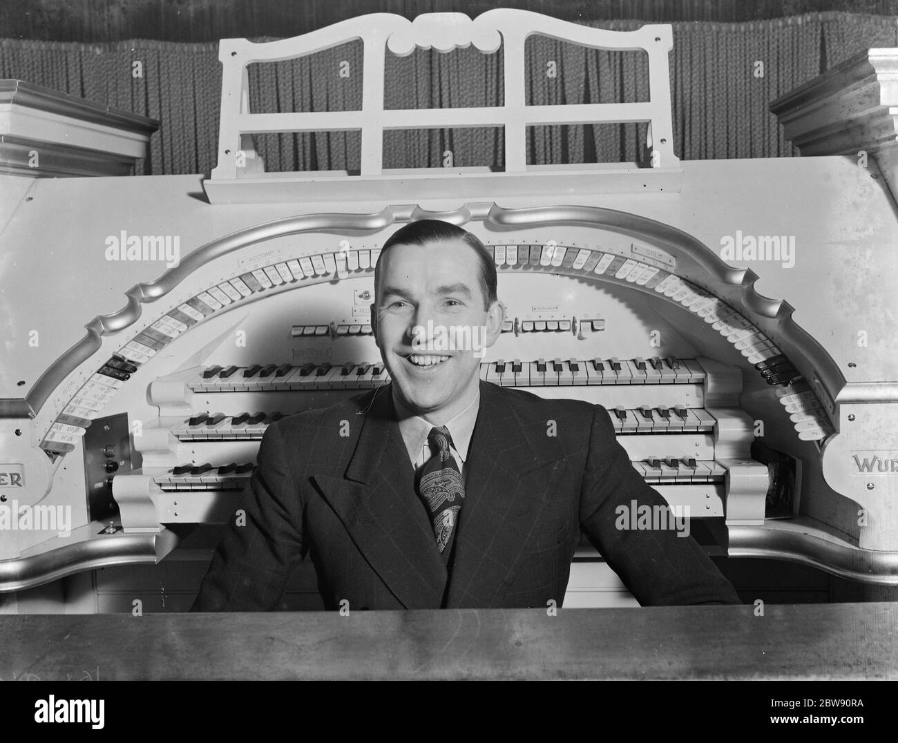 Mr Robinson Cleaver , the famous cinema organist , posing at his organ ...