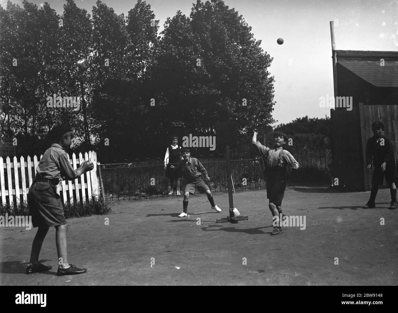 Children playing games black and white hi-res stock photography and ...