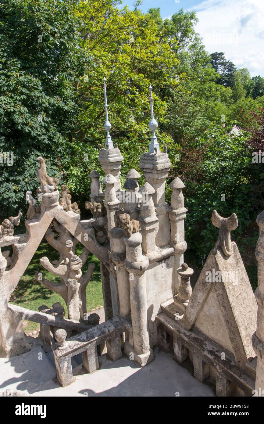 Palais ideal du facteur Cheval. Maison. Curiosity, surreal building ...