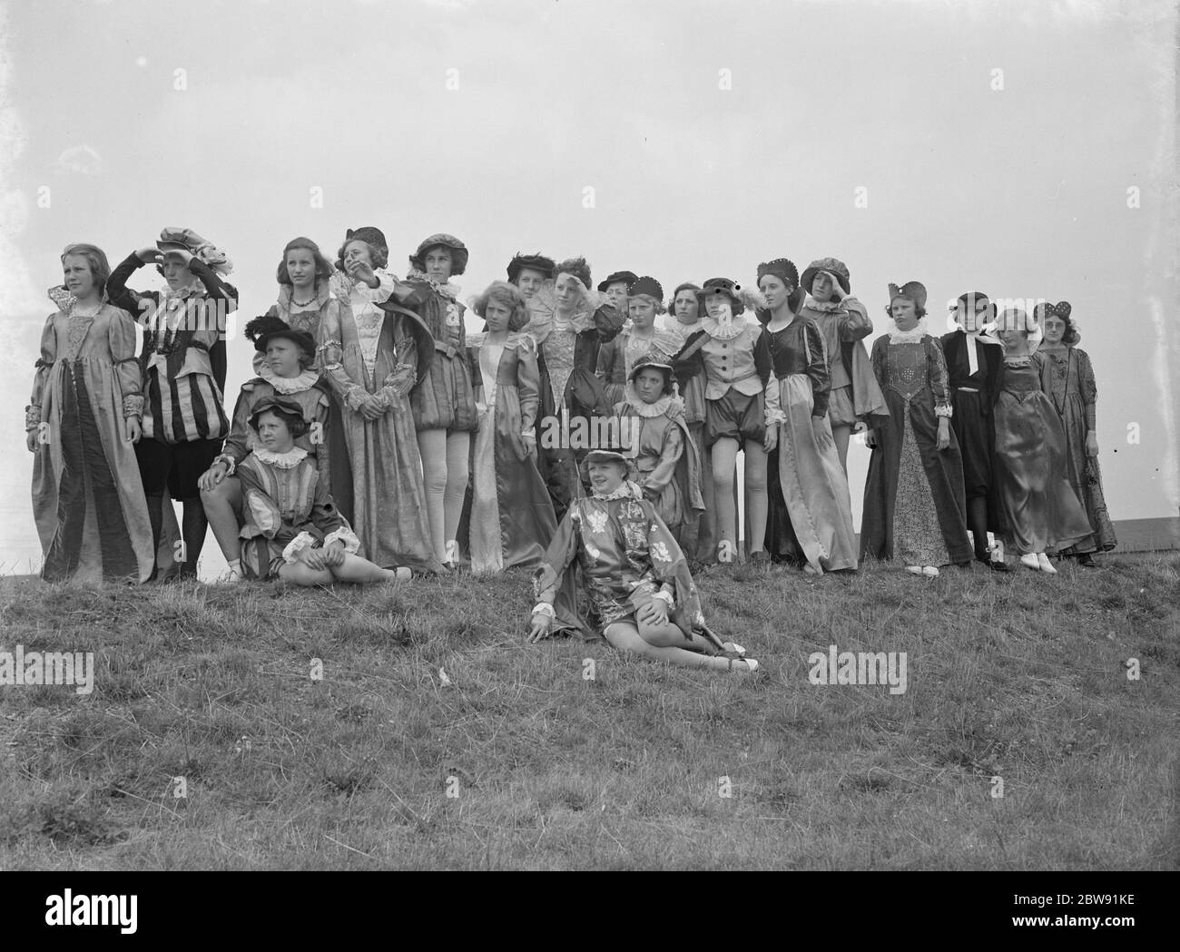 Elizabethan children costume hi-res stock photography and images - Alamy