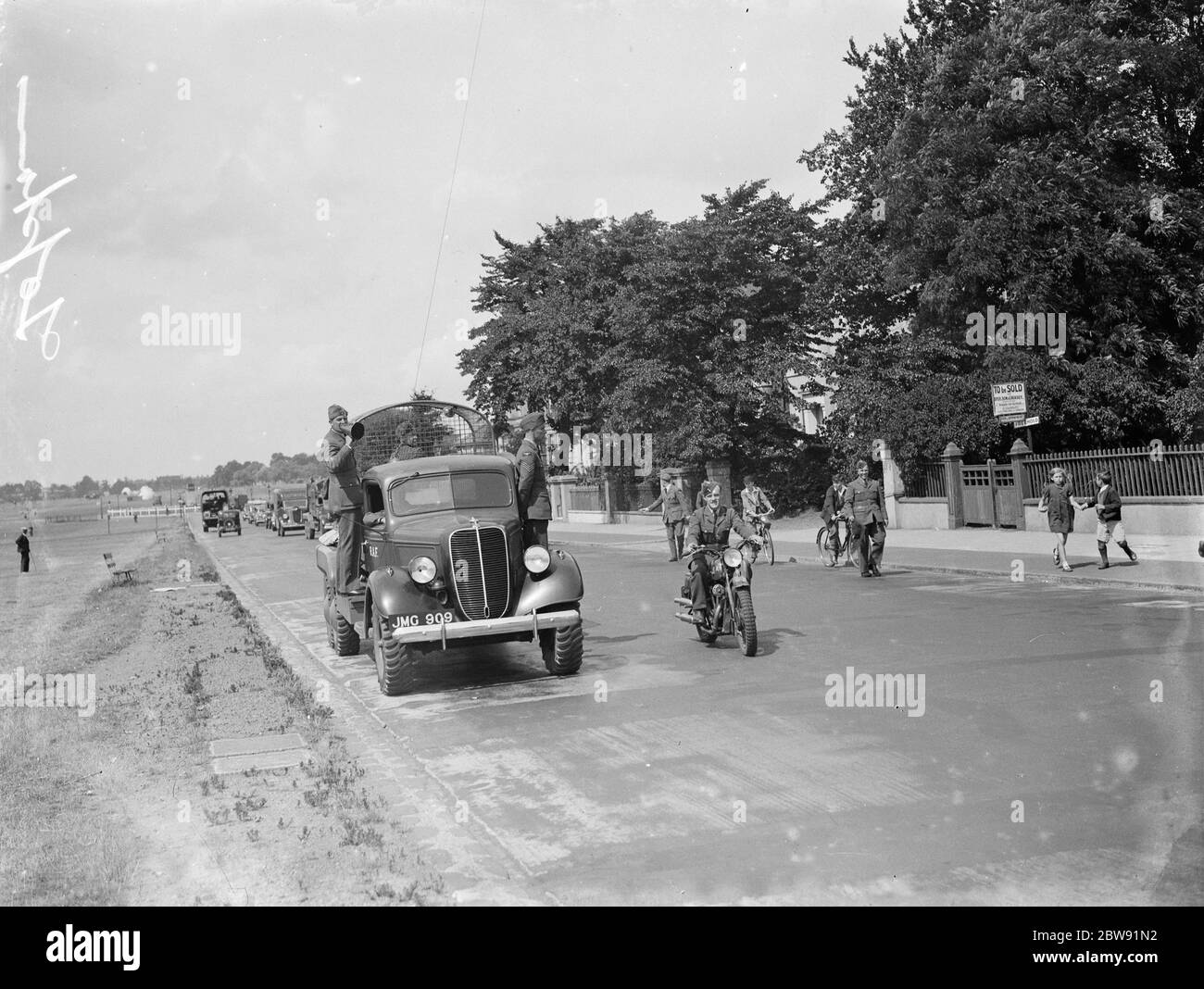 A barrage balloon unit convoy . Fordson WOT 1 barrage balloon winch ...