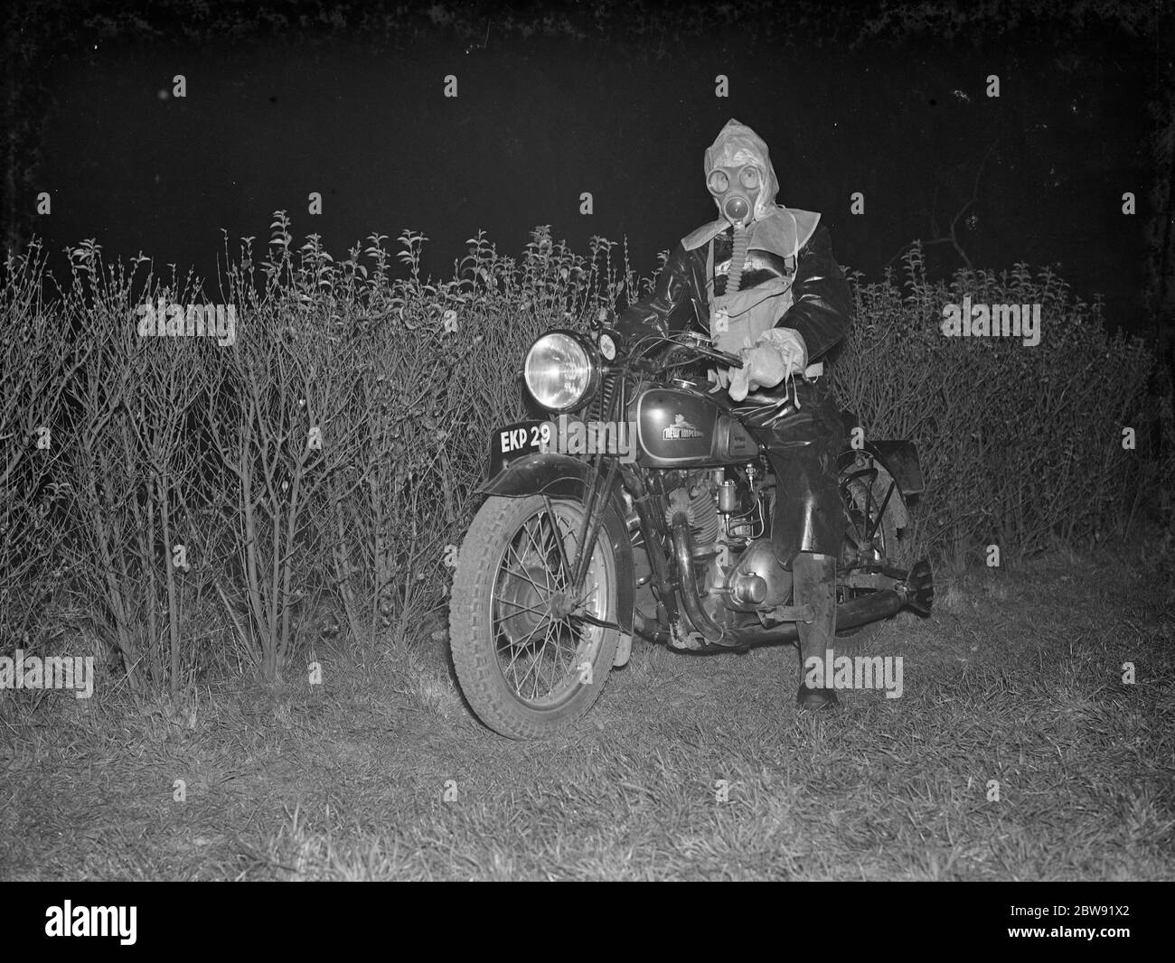 ARP ( air raid precaution ) demonstration at Horton Kirby , Kent . An ...