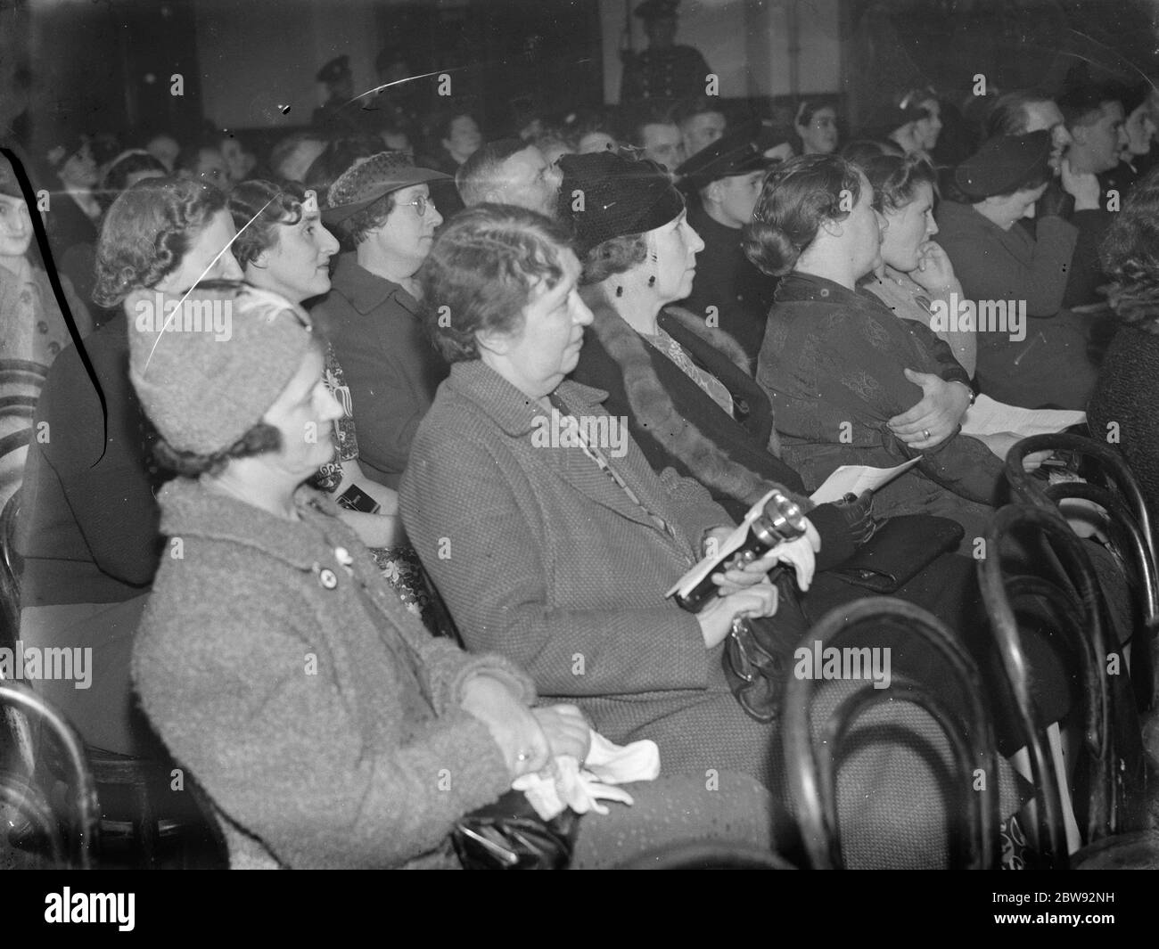 Crowd spectators concert in Black and White Stock Photos & Images - Alamy
