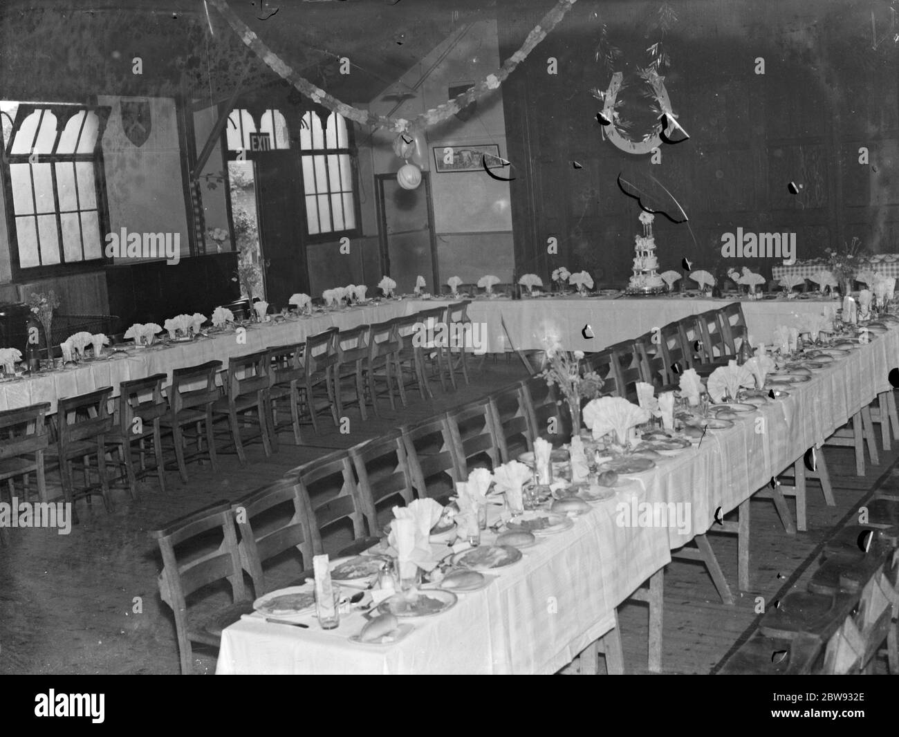 The wedding of Mr Albert Victor Phipps and Miss Ivy Florence Morgan in ...