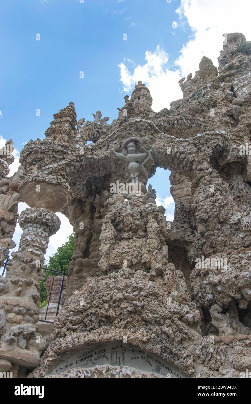 Palais ideal du facteur Cheval. Maison. Curiosity, surreal building ...