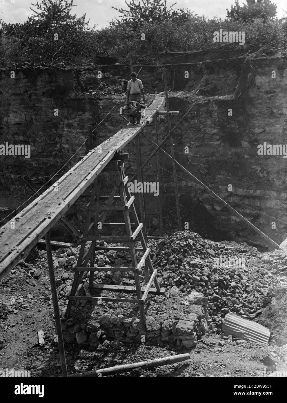 Quarrying Kentish ragstone in Tovil , Kent . 1936 Stock Photo - Alamy