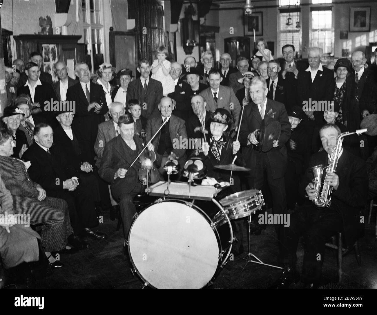 Musicians jazz perform Black and White Stock Photos & Images - Alamy