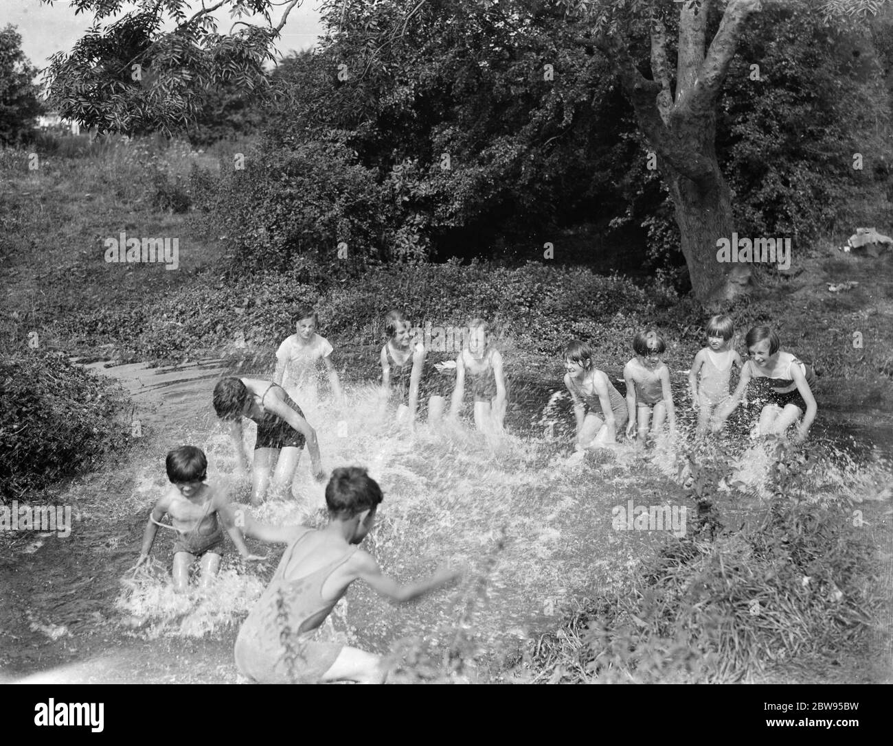 Children paddling kent hi-res stock photography and images - Alamy