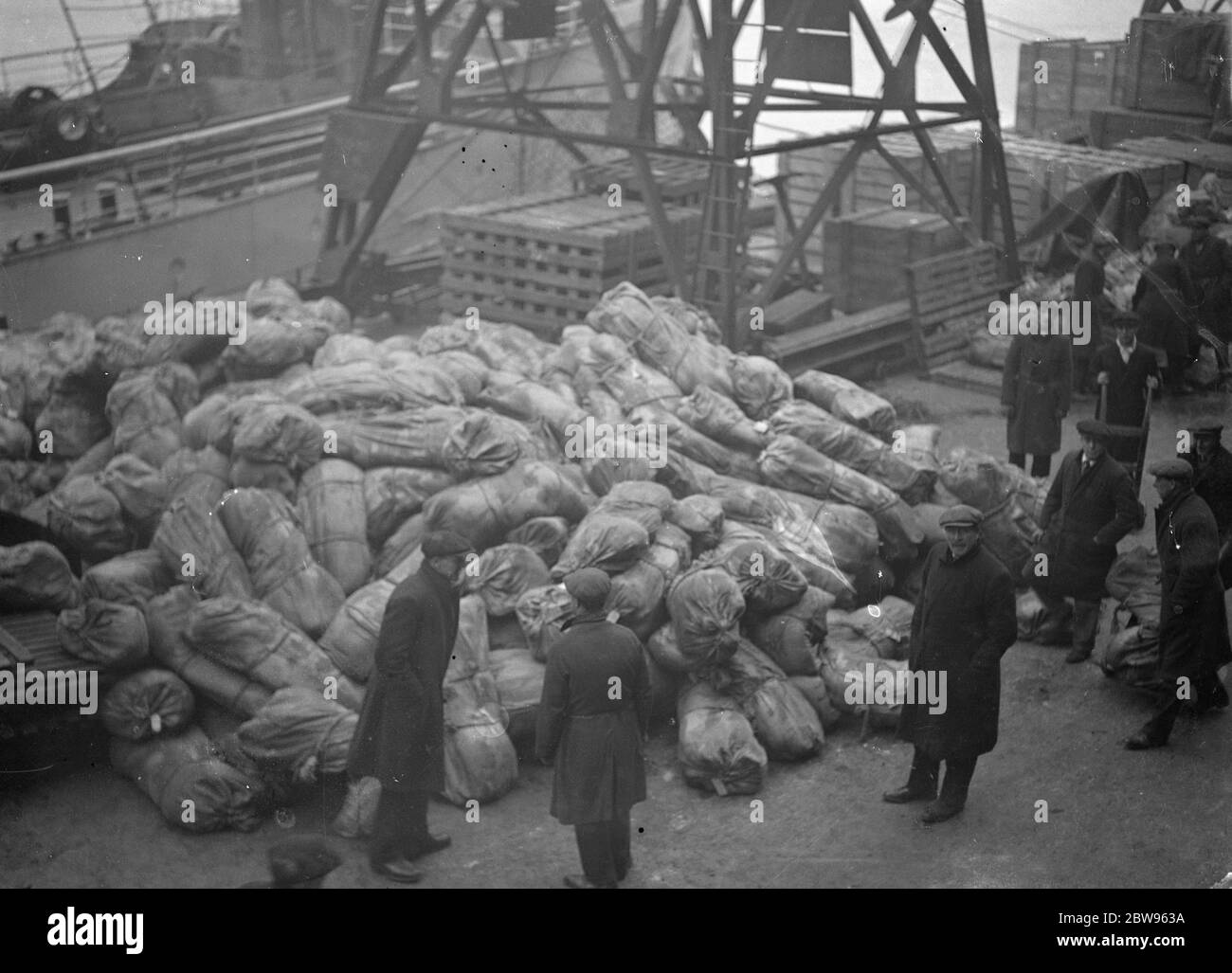 How to avoid huge ships hi-res stock photography and images - Alamy