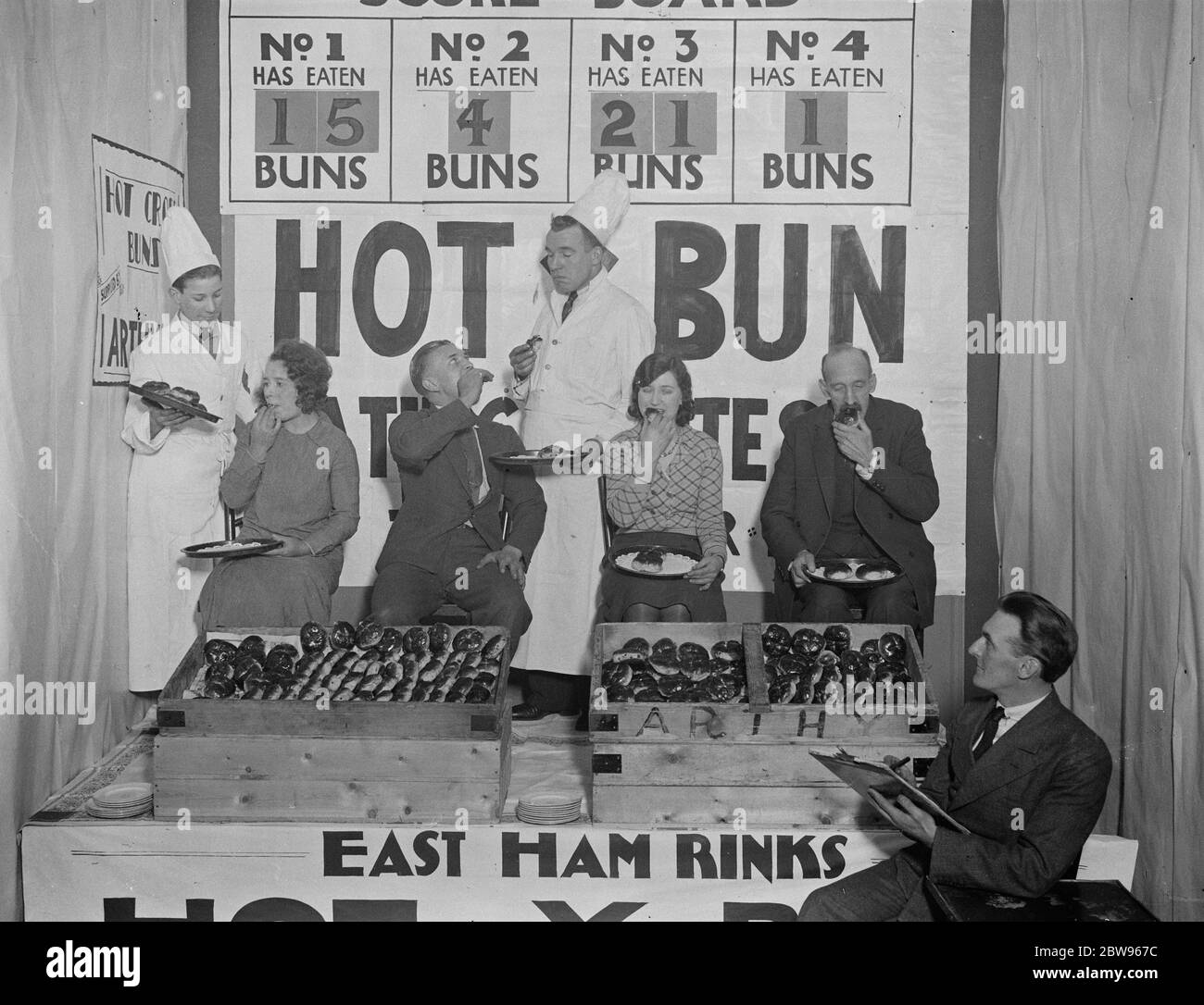 Finding a place to eat hi-res stock photography and images - Alamy