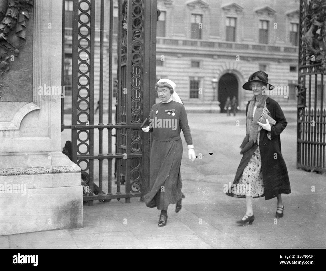 Scottish nurse decorated at King ' s invstiture . Miss Helen Gregory ...