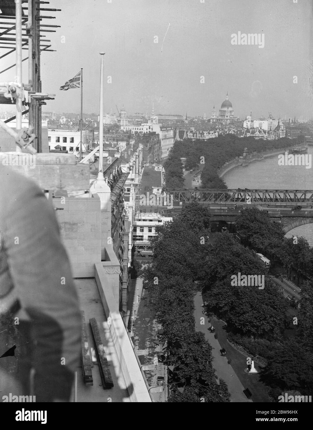 A view of the Thames embankment . 12 August 1932 Stock Photo - Alamy