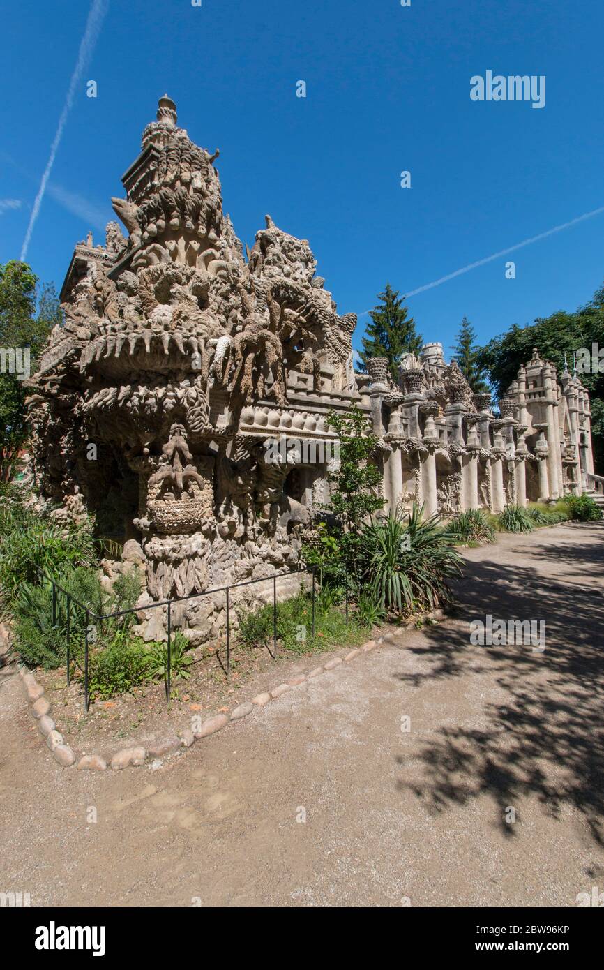 Palais ideal du facteur Cheval. Maison. Curiosity, surreal building ...